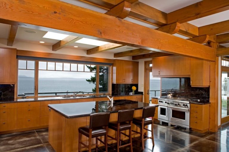 15 Timber Frame Homes That Will Make You Want to Cook a Great Meal ...